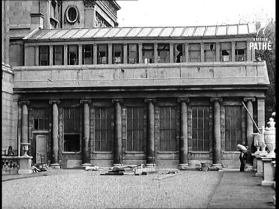 September 10, 1940: Buckingham Palace bombed by Germans - VicNews